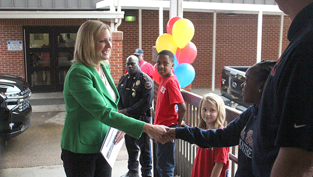 Brookhaven Elementary students greet First Lady Reeves, ask questions ...