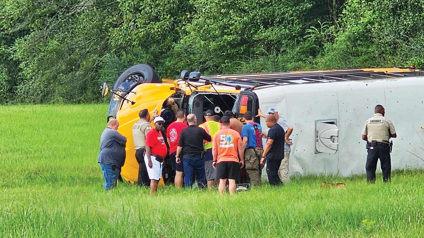 No serious injuries in overturned school bus wreck | Daily Leader