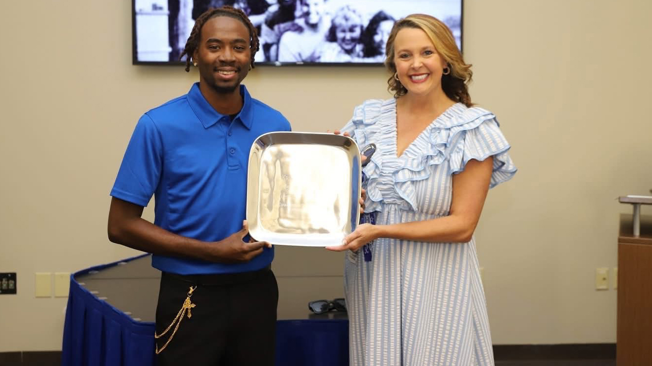 Co-Lin Alumni present awards | Daily Leader